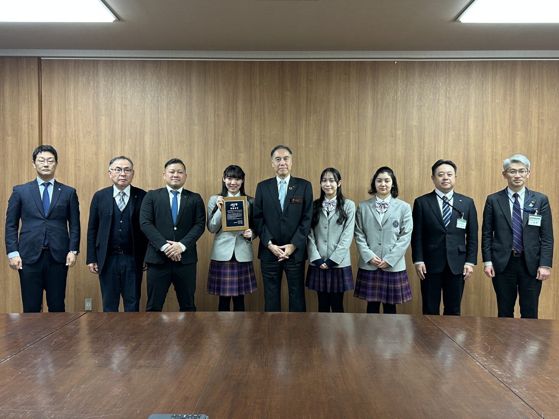 長野県庁へ受賞報告 - 佐久長聖中学・高等学校